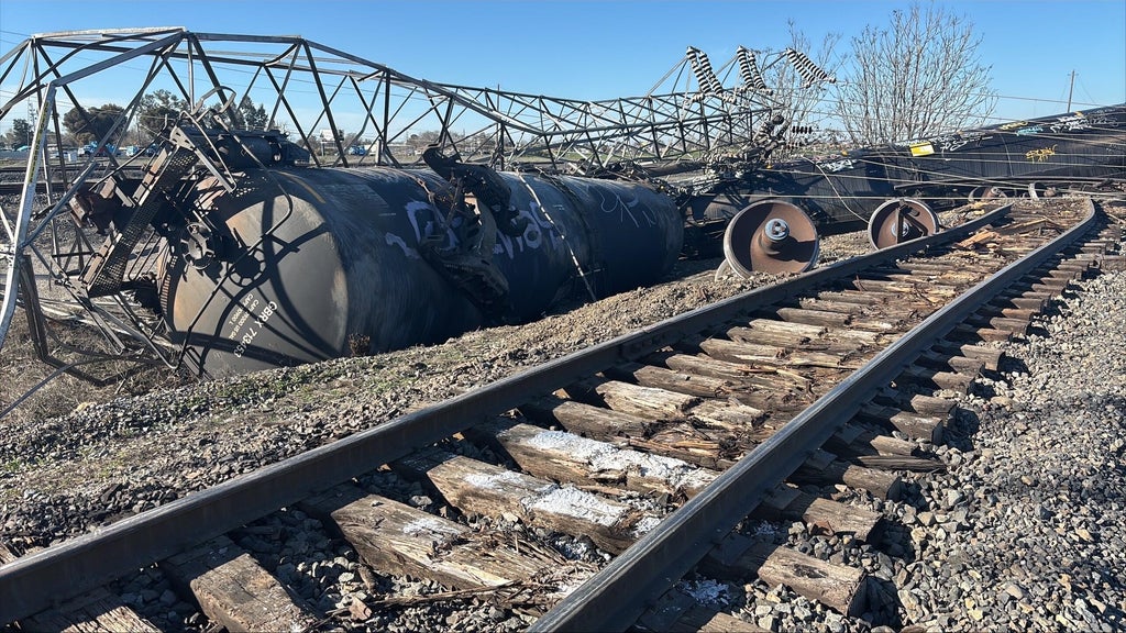 Large Stockton power outage was caused by train derailment, PG&E says