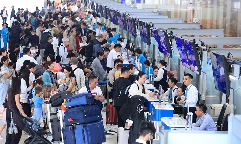 Noi Bai Airport tightens round-the-clock health checks to prevent Nipah ...