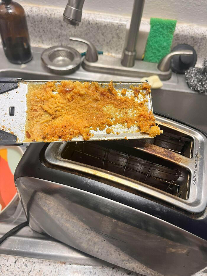 44 blood-boiling photos that show the worst roommates people have to ...