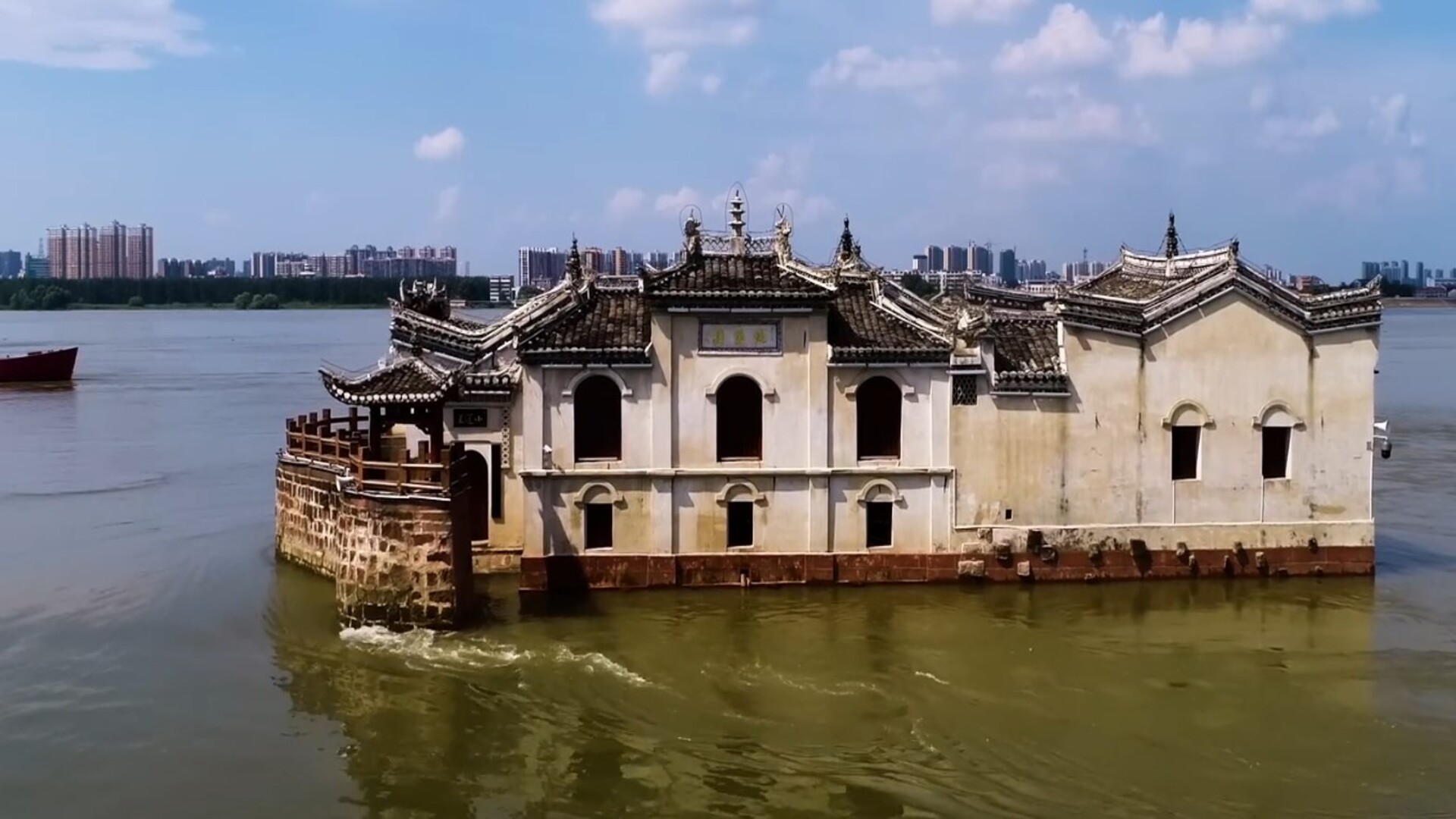 Guanyin Pavilion, the ancient temple standing strong in the Yangtze River