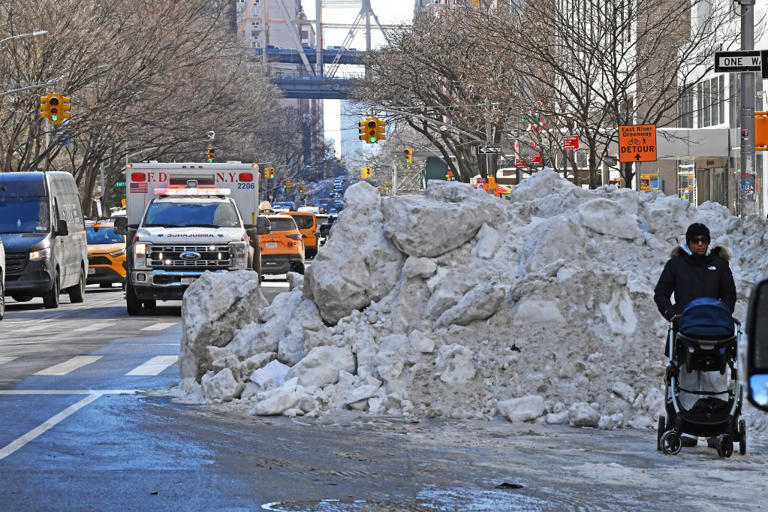 NYC EMTs, hospitals plagued by massive piles of week-old snow ...