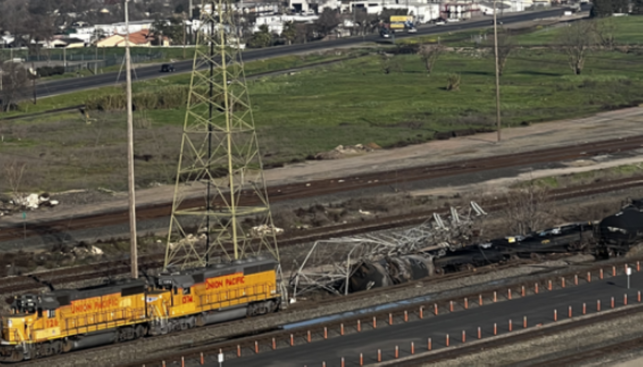 Train derailment causes large PG&E power outage in Stockton