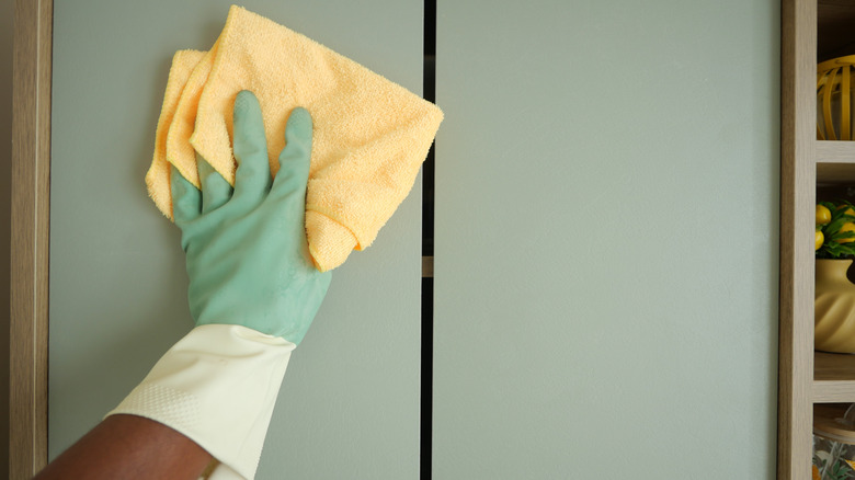 Farewell to sticky kitchen cabinets: These pantry staples wipe grease ...