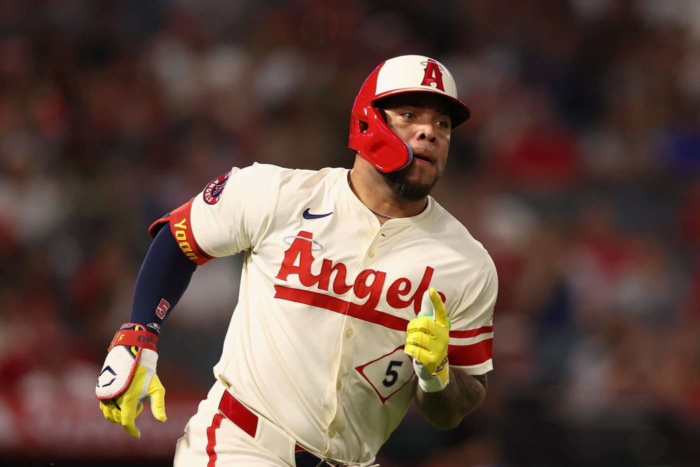 Third baseman Yoán Moncada finalizes $4 million, 1-year deal to stay ...