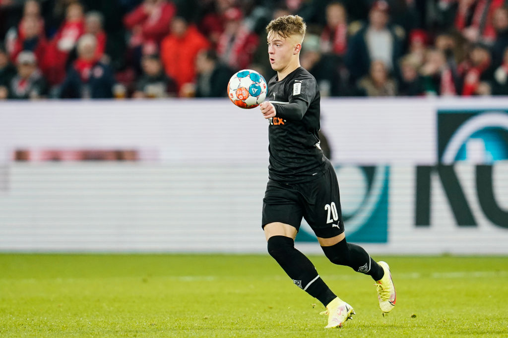 Forest contrata o lateral-esquerdo alemão Luca Netz