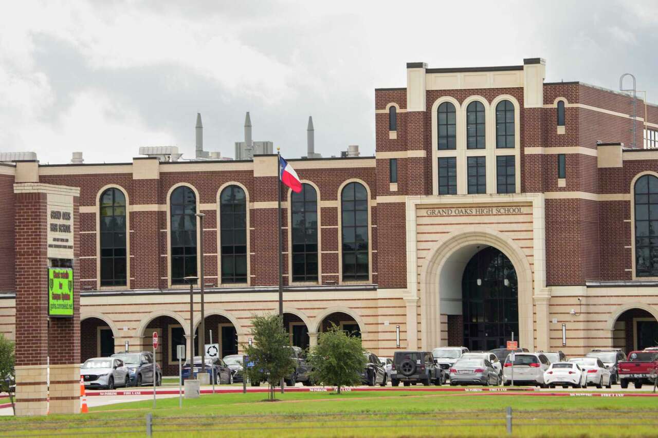 Conroe ISD student stabbed at Grand Oaks HS; another student in custody ...
