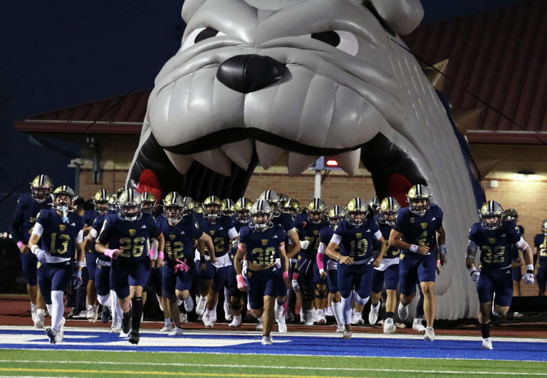 UIL district realignment: What changes for Laredo football teams