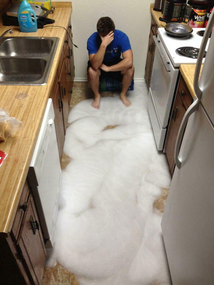 44 blood-boiling photos that show the worst roommates people have to ...