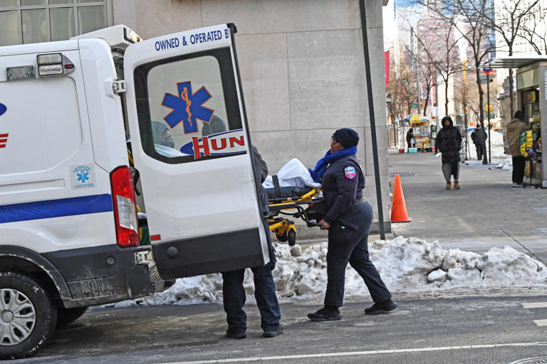 NYC EMTs, hospitals plagued by massive piles of week-old snow ...