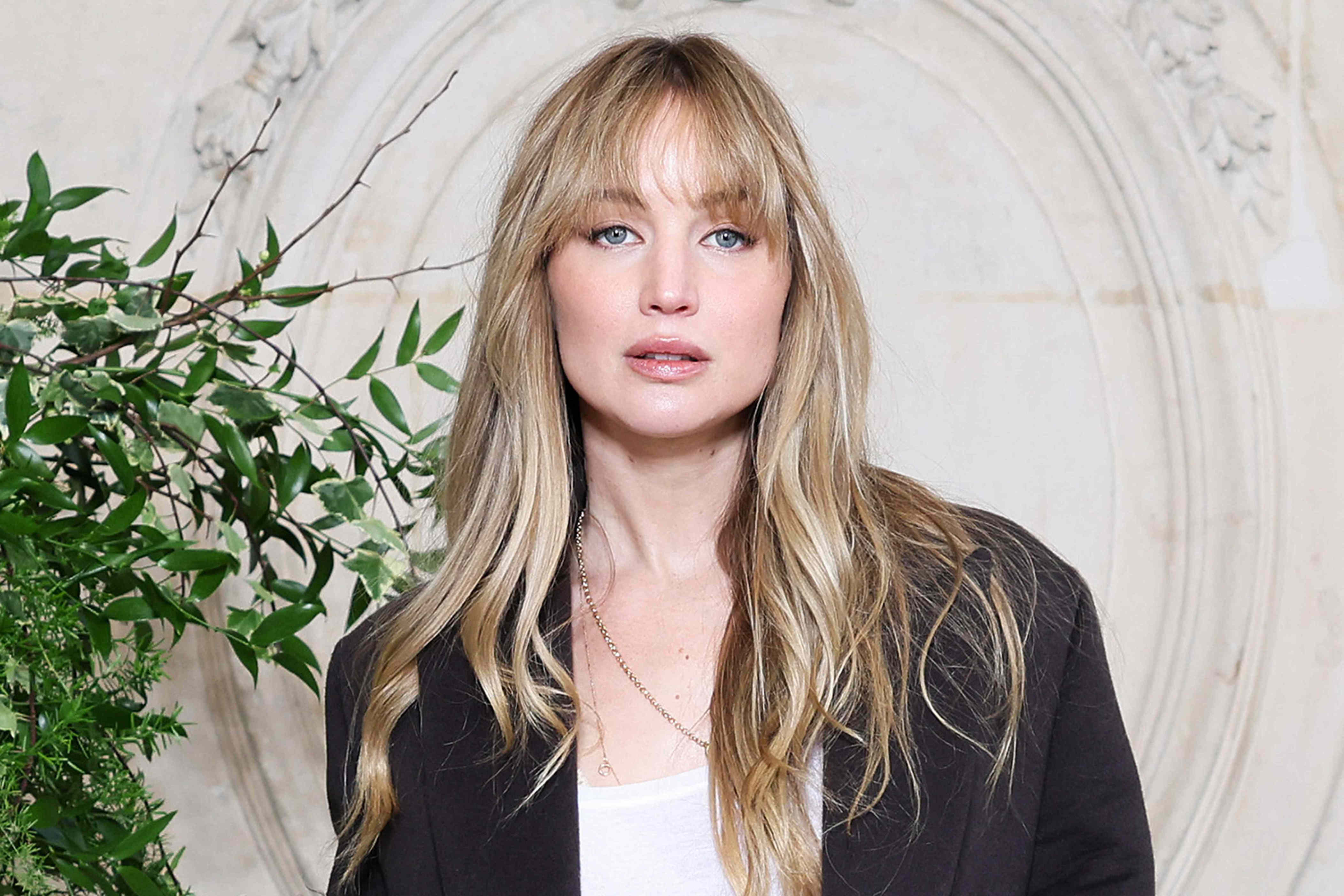 Jennifer Lawrence stepped out in classic summer sandals, and this ...
