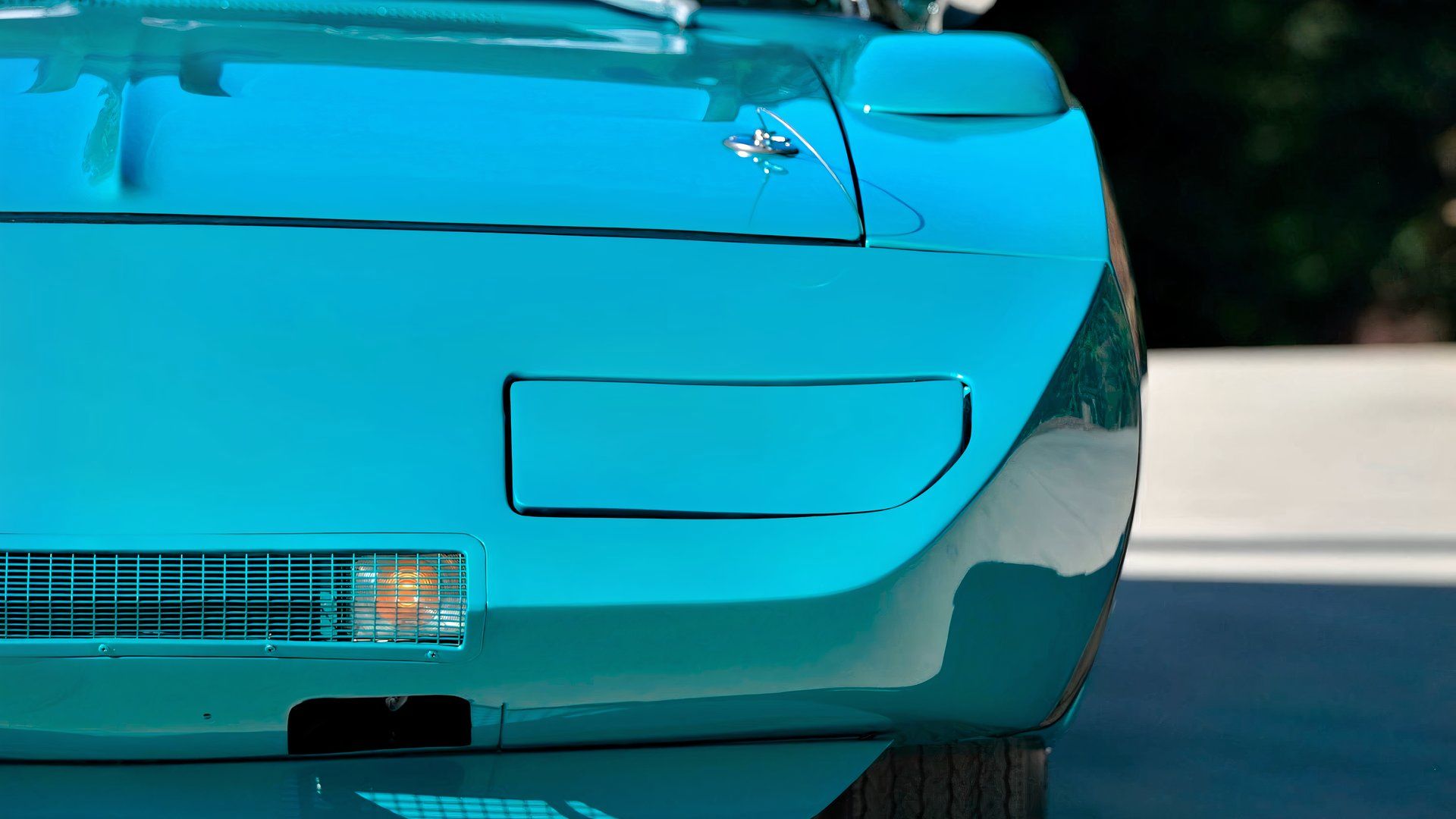 The first American car to break 200 mph