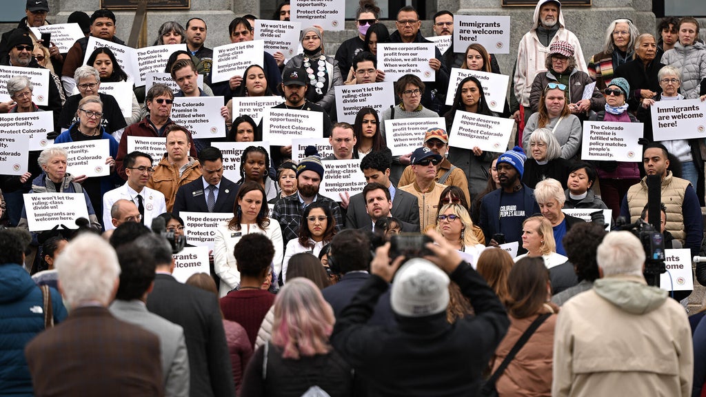 Immigration agents could be sued in state court under a bill by ...