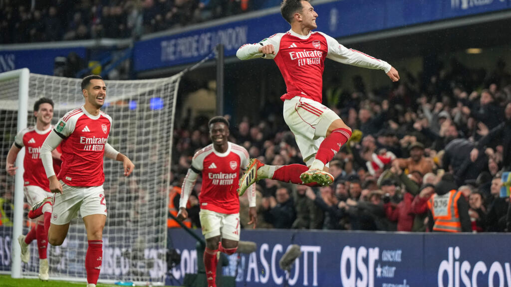League Cup: Arsenal host Chelsea in semi-final second leg