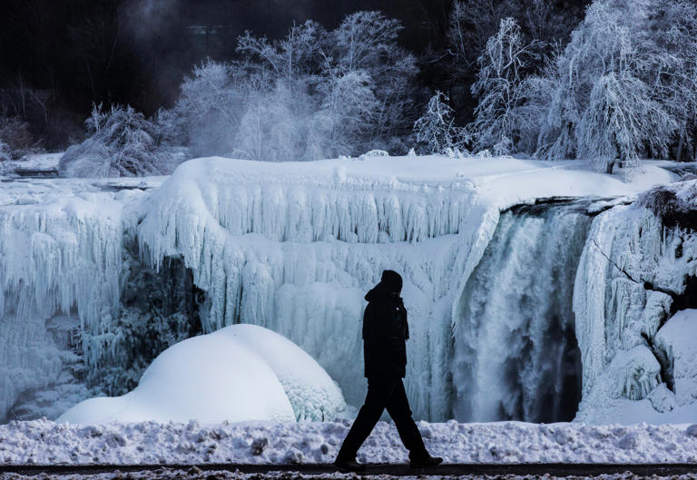 Why has Niagara Falls frozen? Breathtaking ice cliffs take over