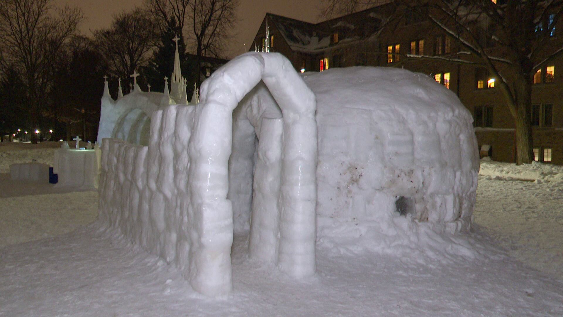 Notre Dame students build ice chapel, host community mass