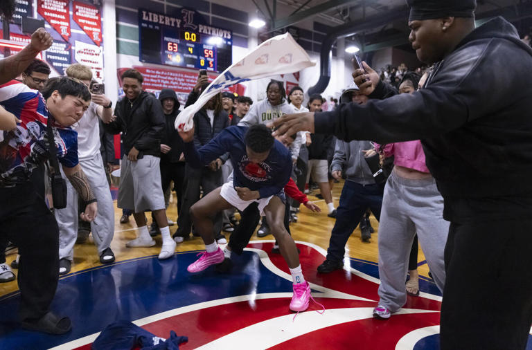 No. 1 Liberty rallies past No. 2 Coronado in boys basketball — photos