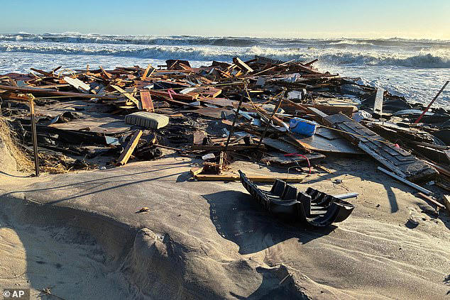 Four beach houses collapse into ocean off North Carolina's Outer Banks ...