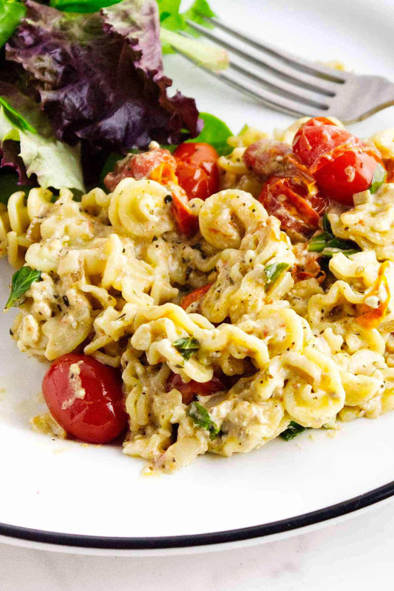 Feta cheese and tomato pasta