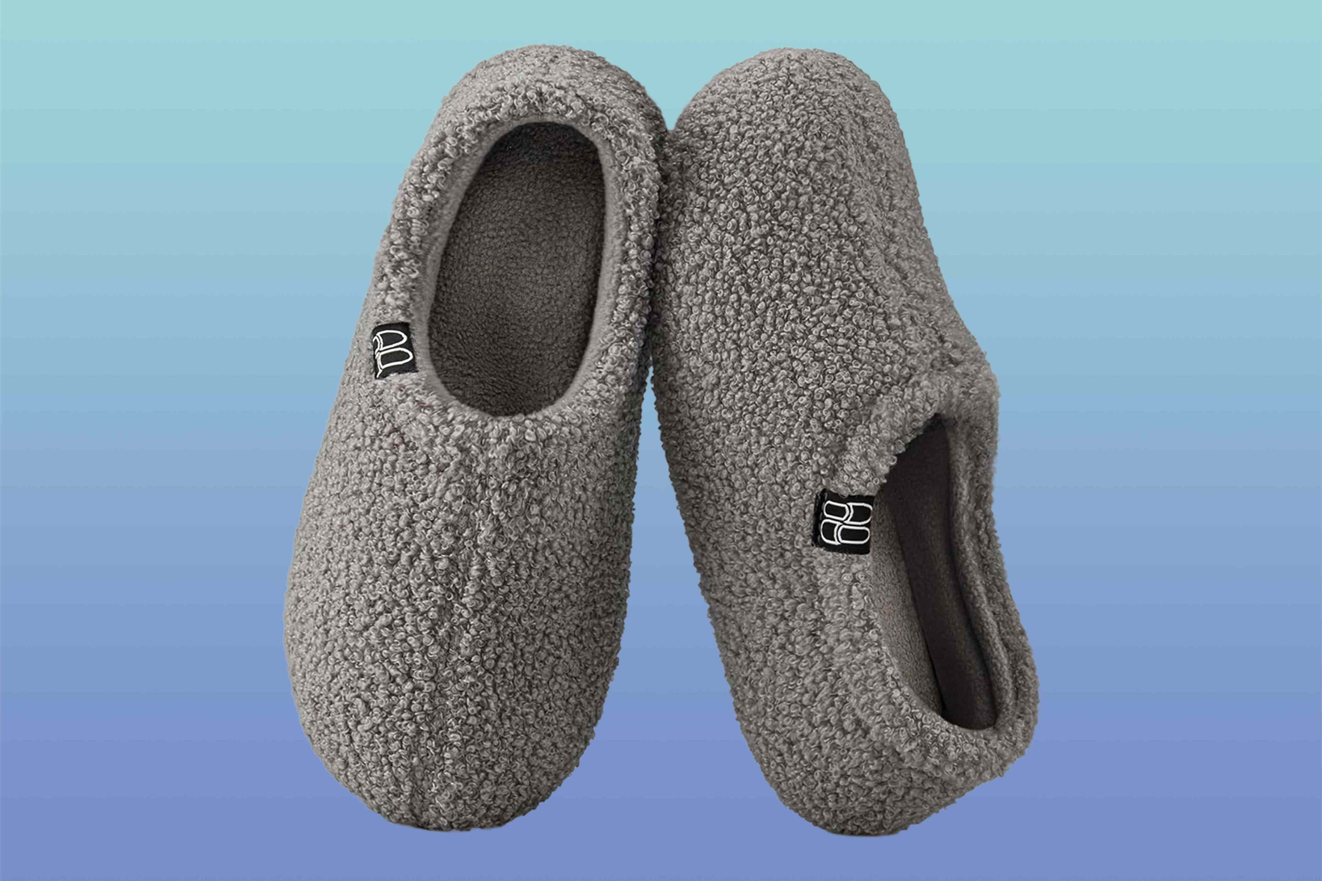 Amazon’s No. 1 best-selling slippers look and feel exactly like $85 ...