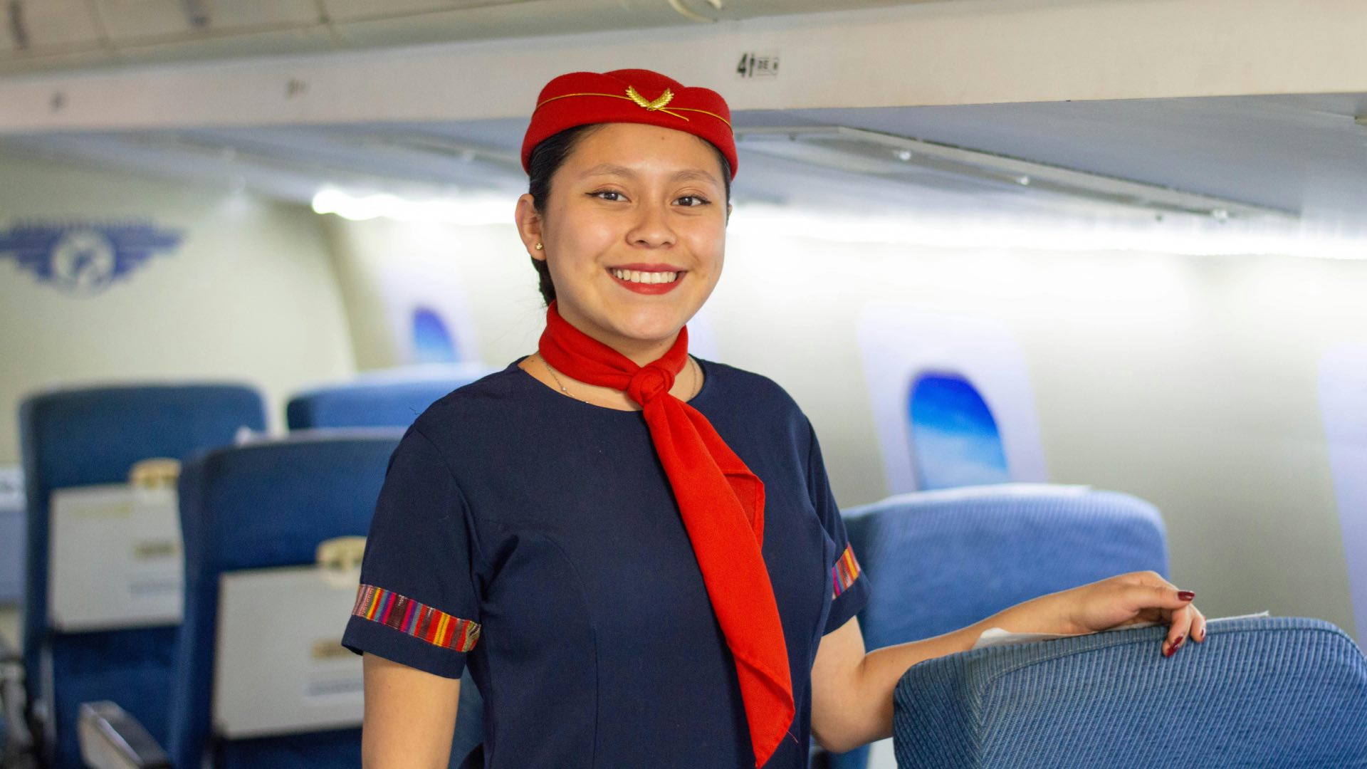 Those strange little gestures that flight attendants make without us ...