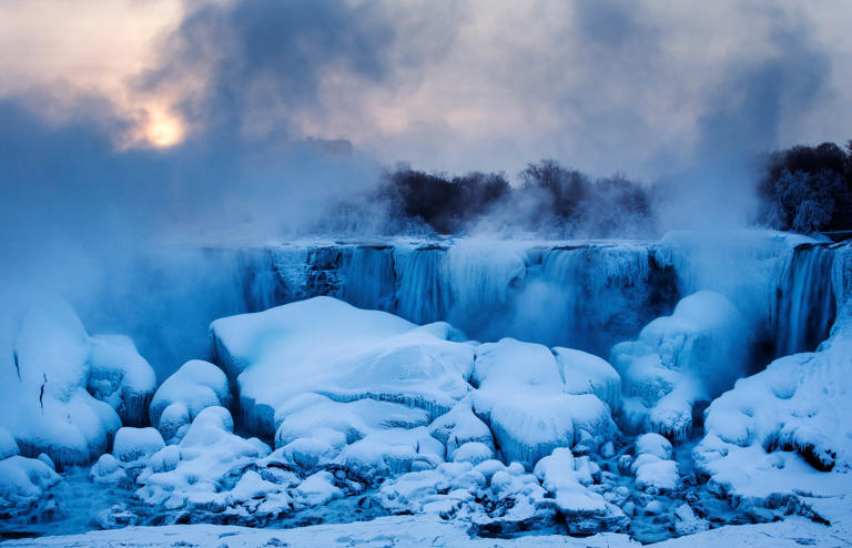 Why has Niagara Falls frozen? Breathtaking ice cliffs take over