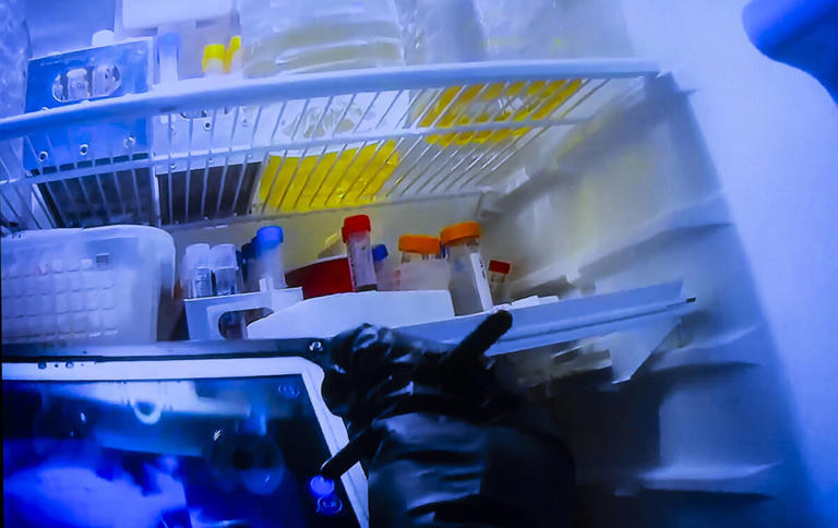 Man arrested in Las Vegas bio lab probe; many unidentified samples found
