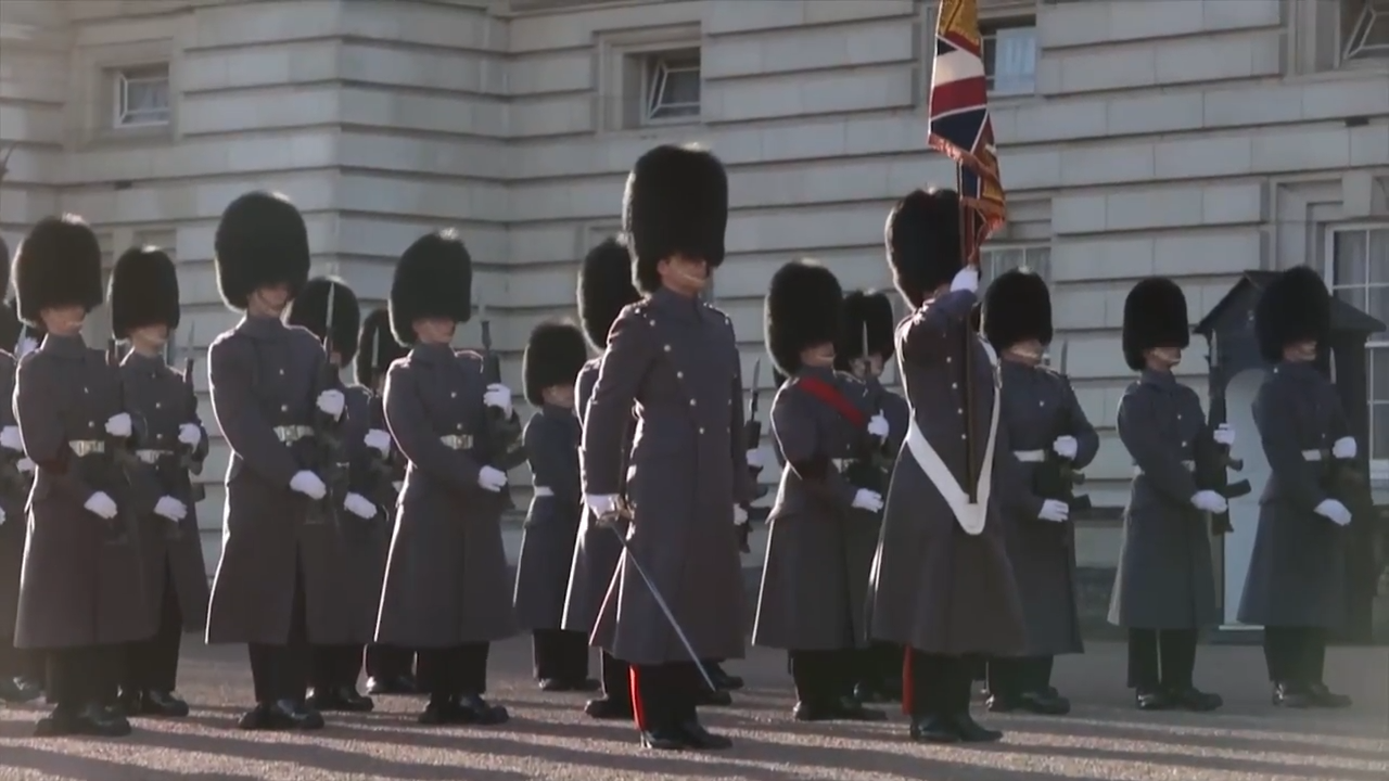 Why the guard is changed at Buckingham Palace