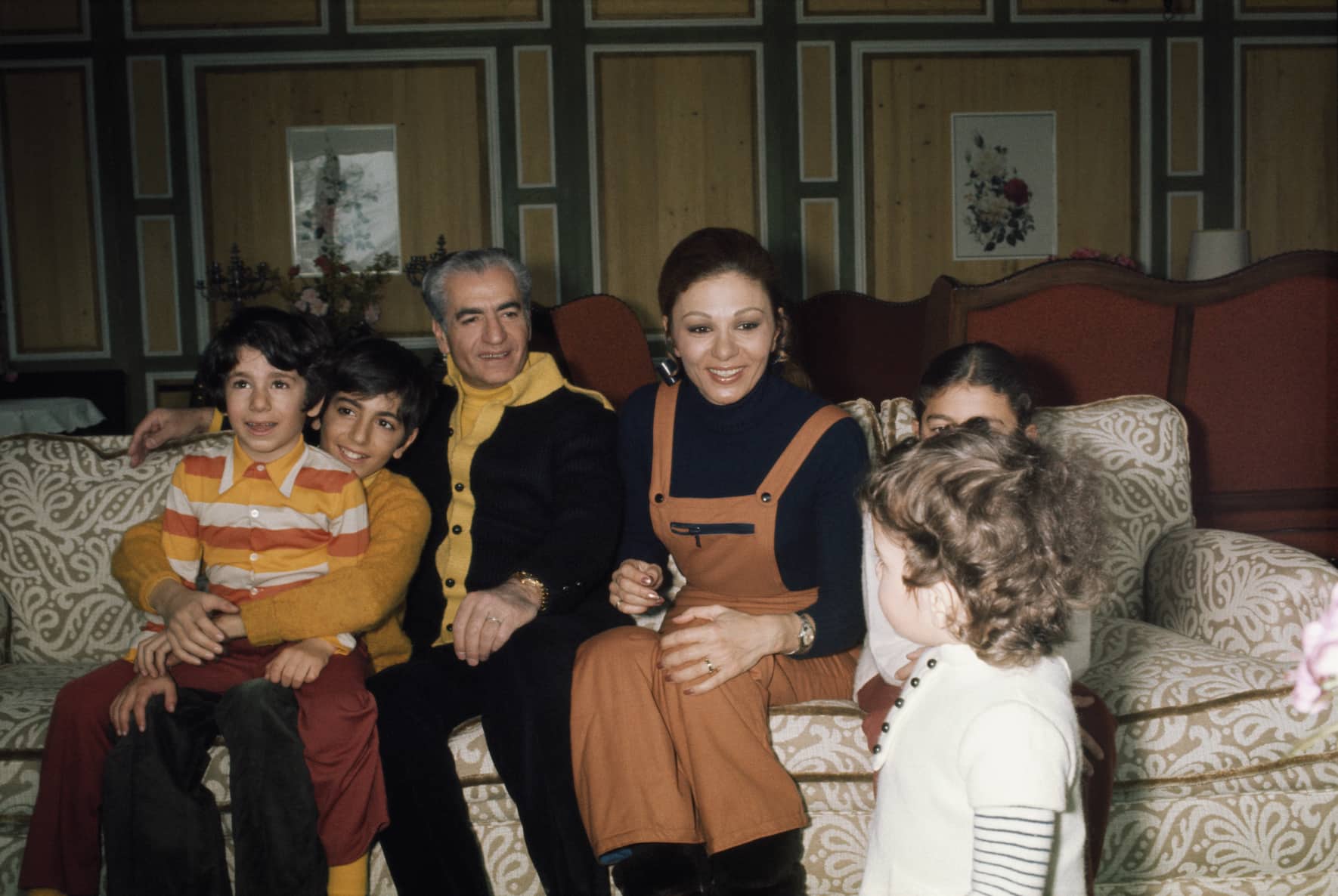 Die Familie von Kaiserin Farah Pahlavi und dem letzten Schah