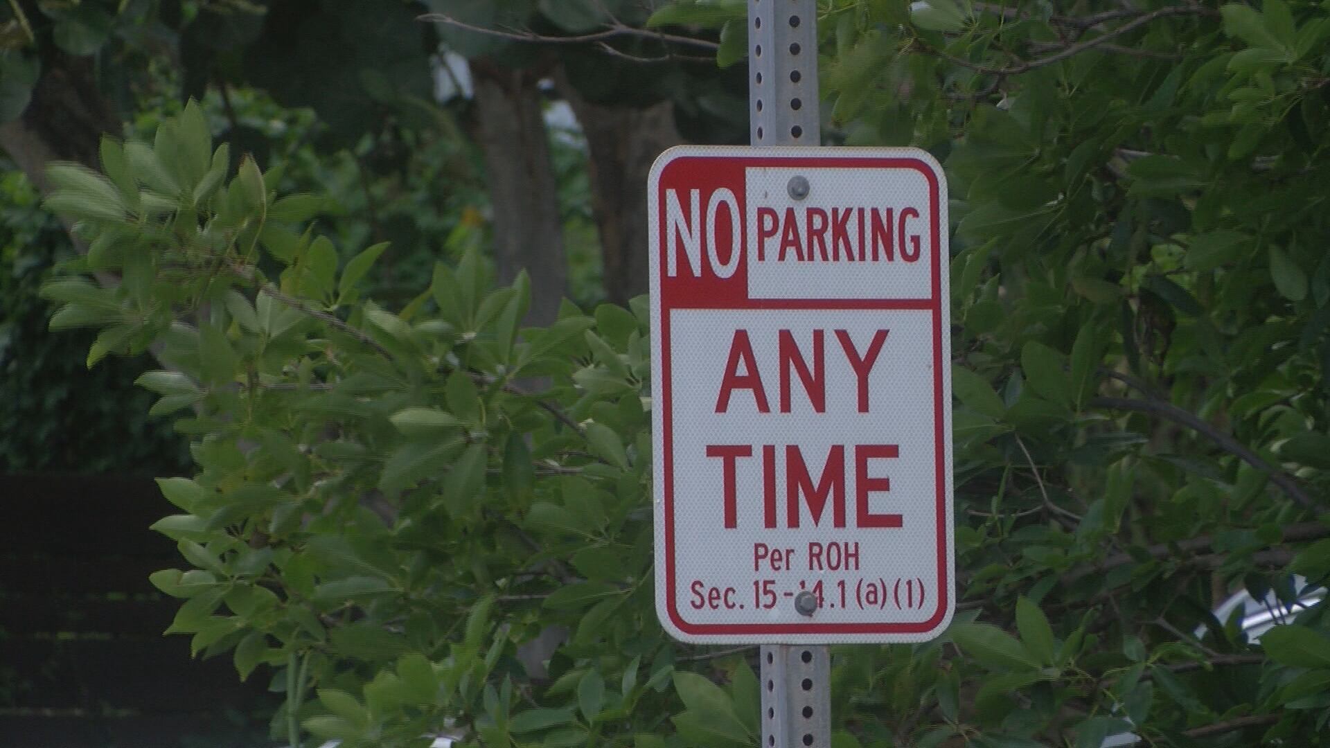'Ridiculous': No parking signs near Lanikai Beach could mean more ...