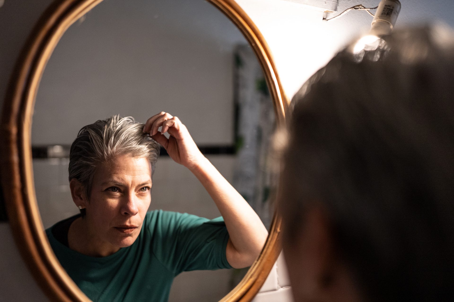 Scientists explore whether gray hair can regain its natural color
