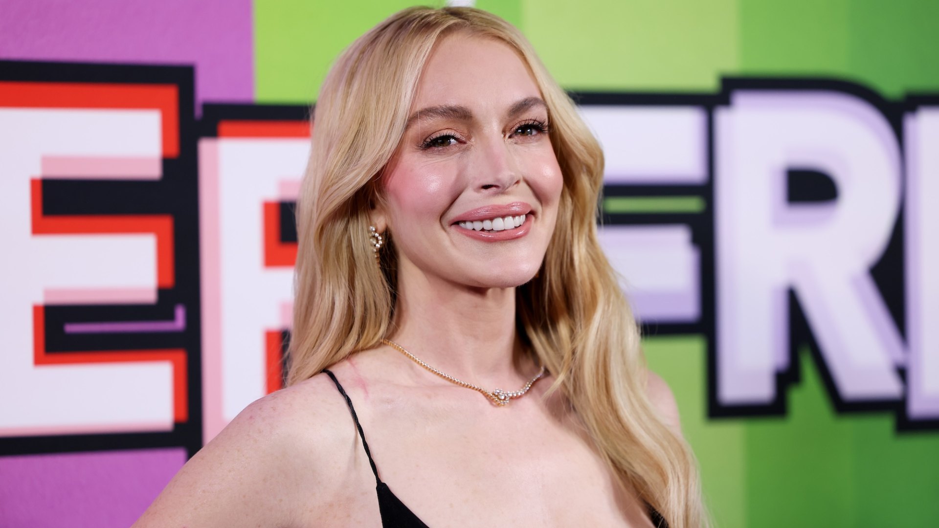 Lindsay Lohan's bubblegum pink leggings are a Pilates must-have