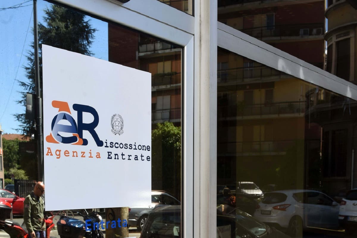 Agenzia delle Entrate, ecco gli SMS con i clienti: il numero, come ...