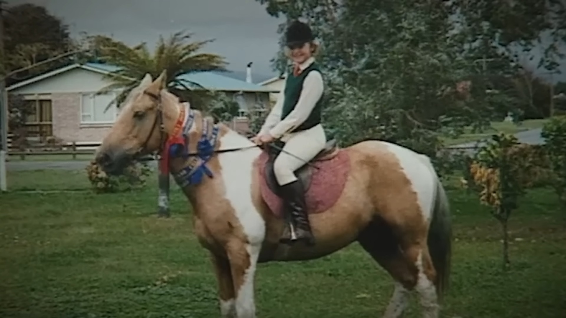 A 14-year-old rode to the beach – only the horse came back