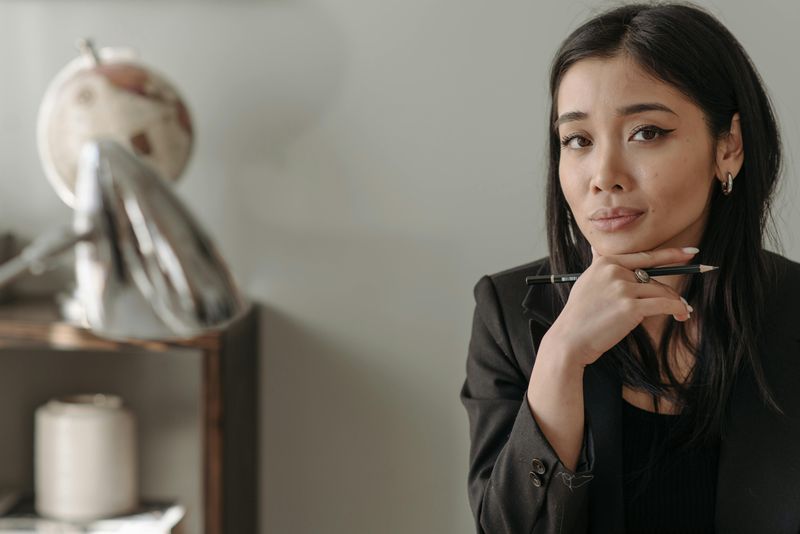 10 simple habits that boost critical thinking
