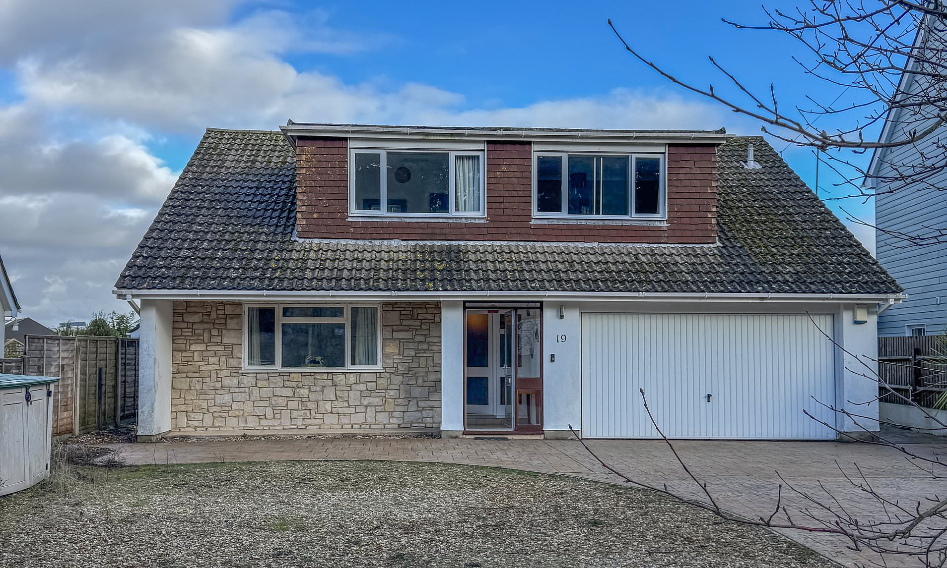 Five-bed bungalow in one of Britain's most exclusive postcodes is on ...