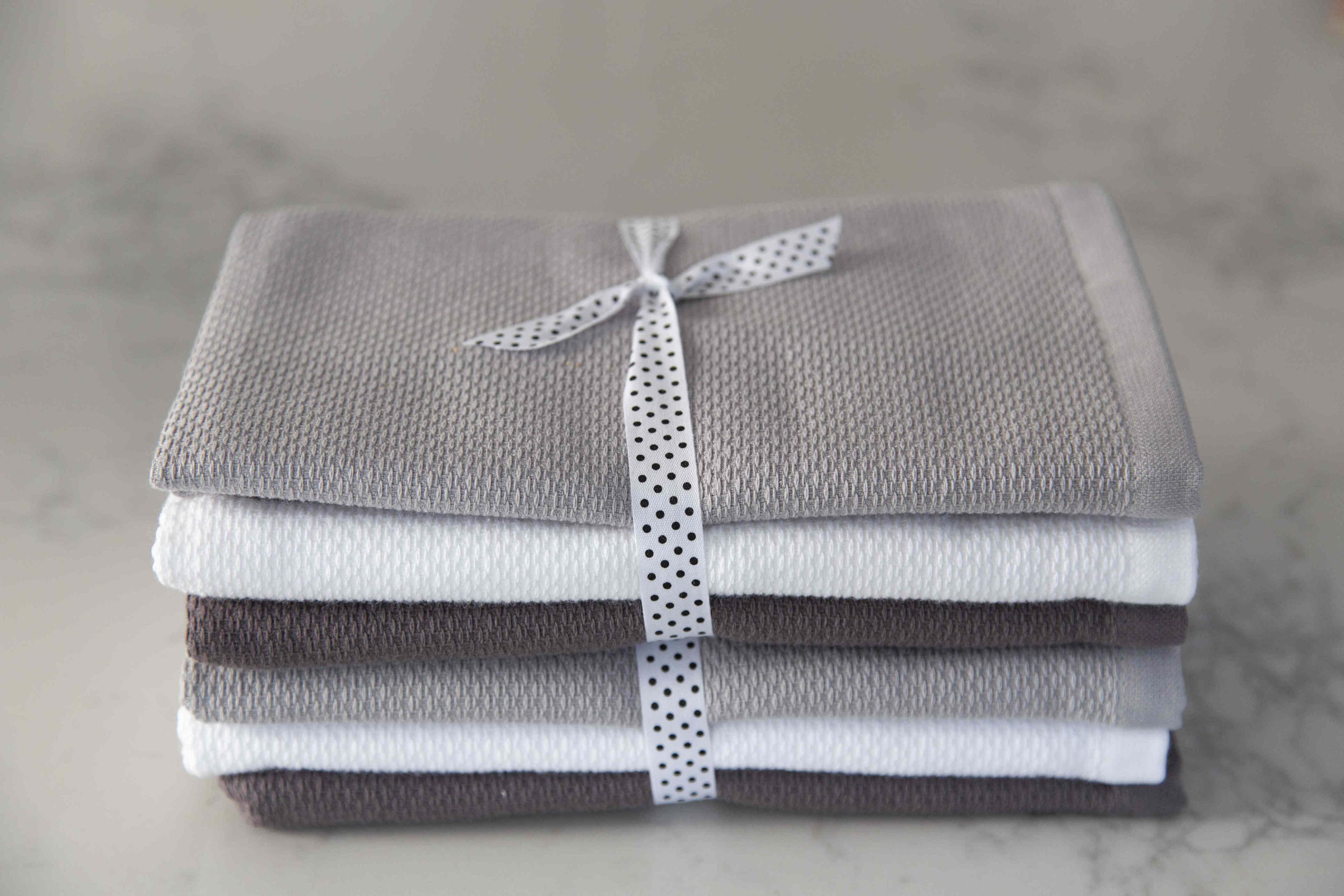 This color-coded kitchen towel habit makes cleaning easier (and safer!)