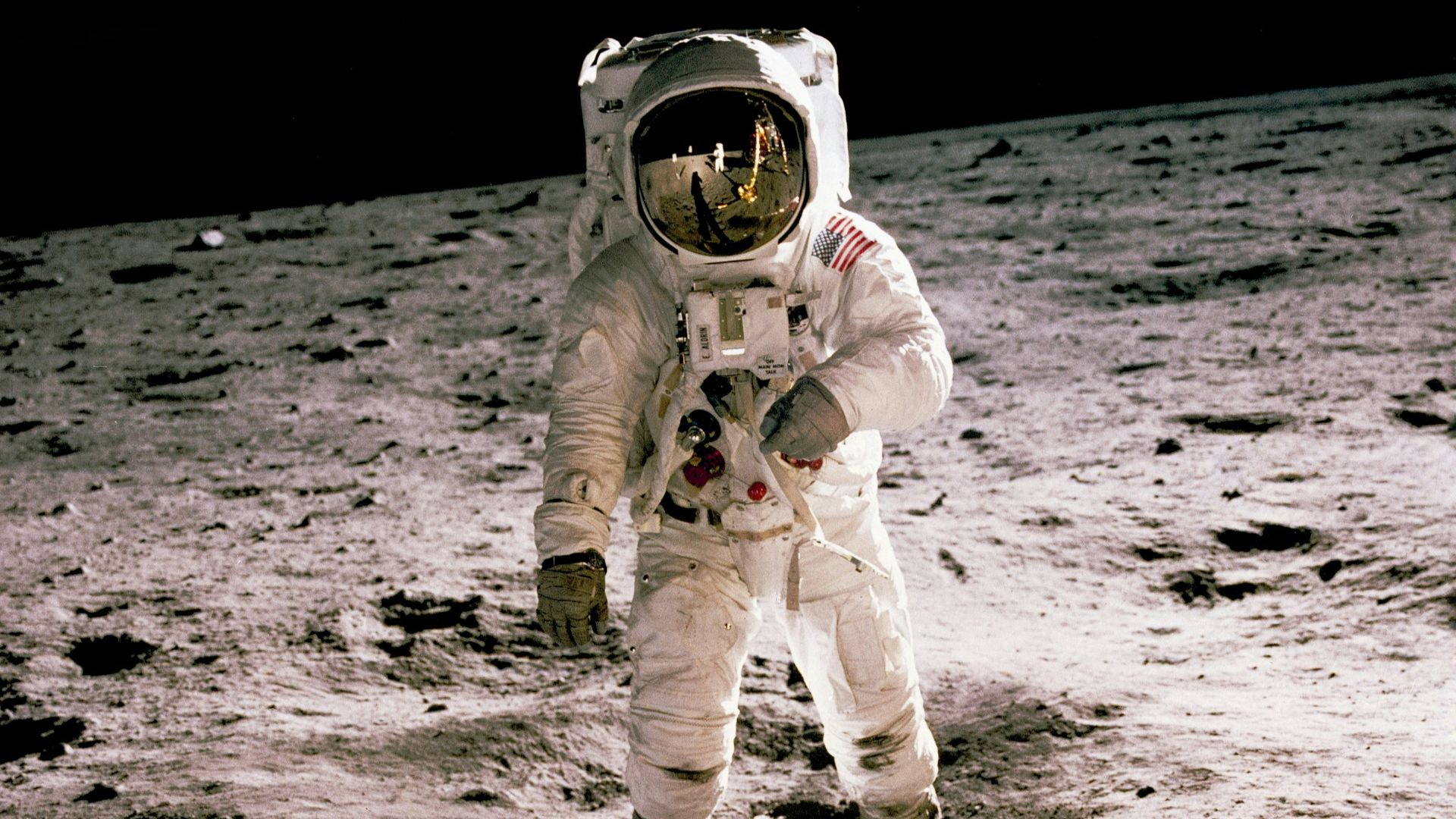 10 reasons people believe the moon landing was faked & 10 proofs it ...