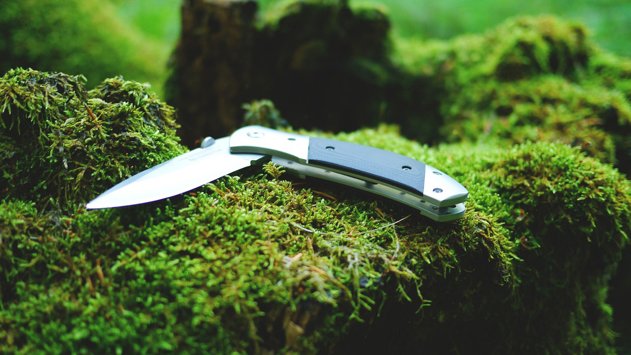 15 pocket knives hunters actually appreciate in the field