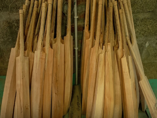 Cricket bat rule change: MCC allows previously banned bats, major law ...