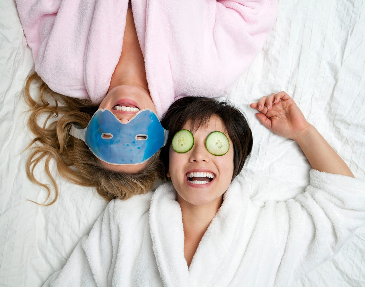 Romantic winter date ideas to keep things cozy