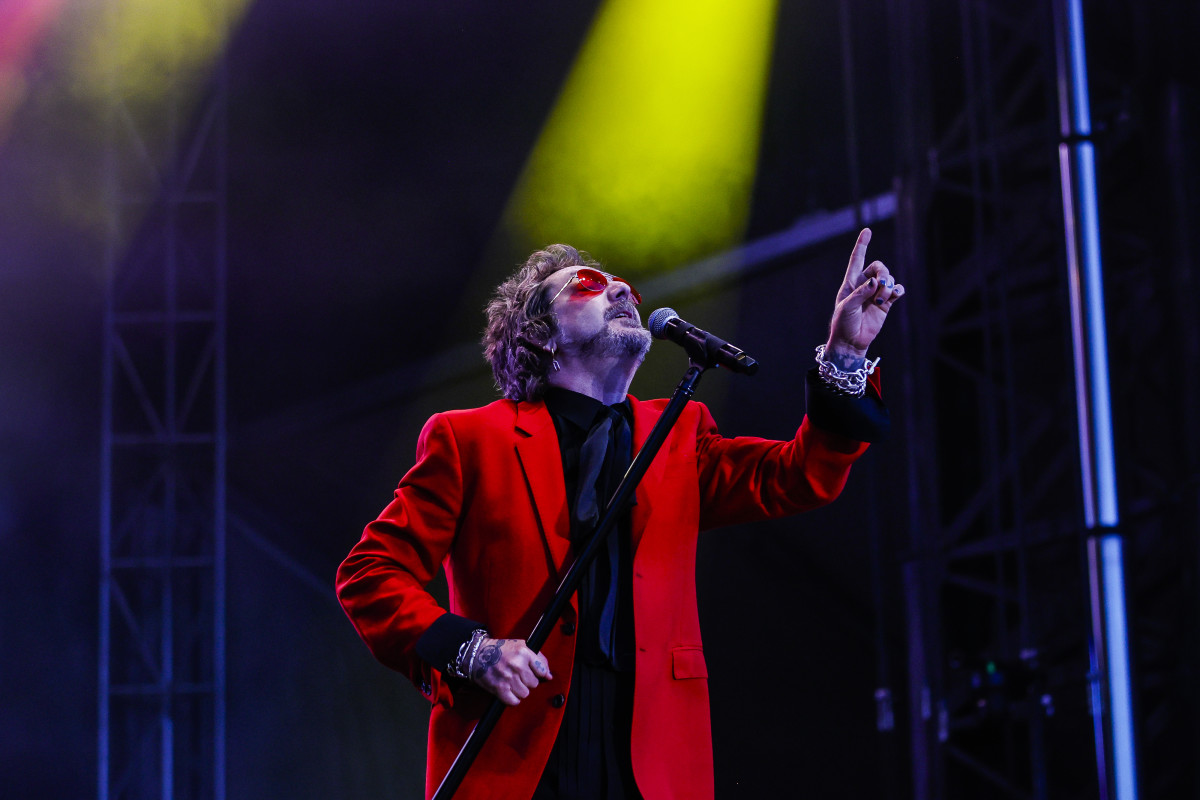 Beloved ’90s rock band announces update on 2026 world tour