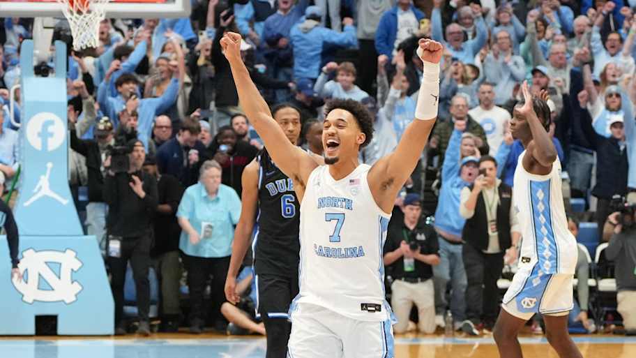 Video shows bottle thrown at Jon Scheyer, Caleb Foster, and Maliq Brown ...