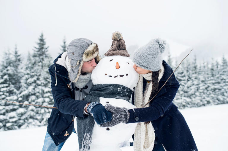 Romantic winter date ideas to keep things cozy