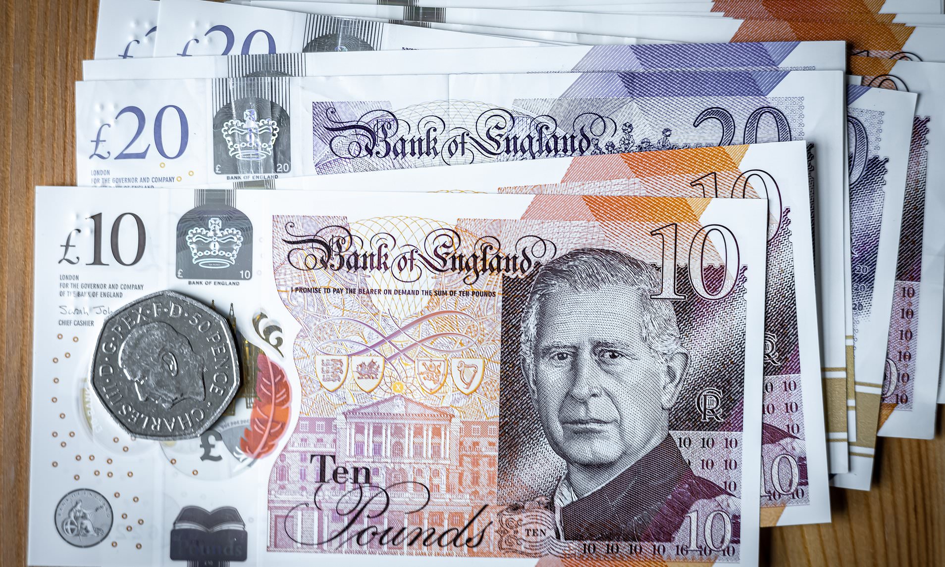 Warning over fake bank notes circulating: How to spot counterfeit cash