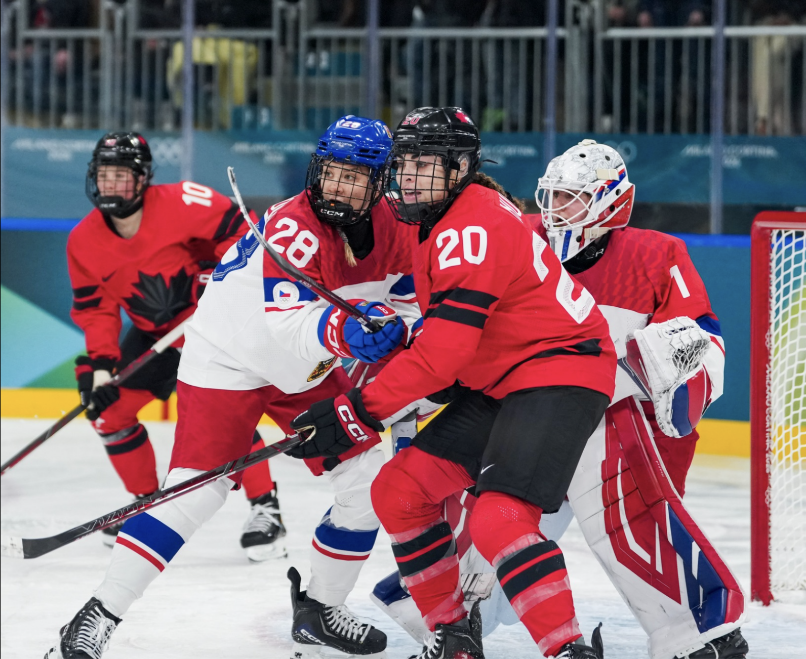 Canada crushes Czechia 5-1, but Poulin injury looms