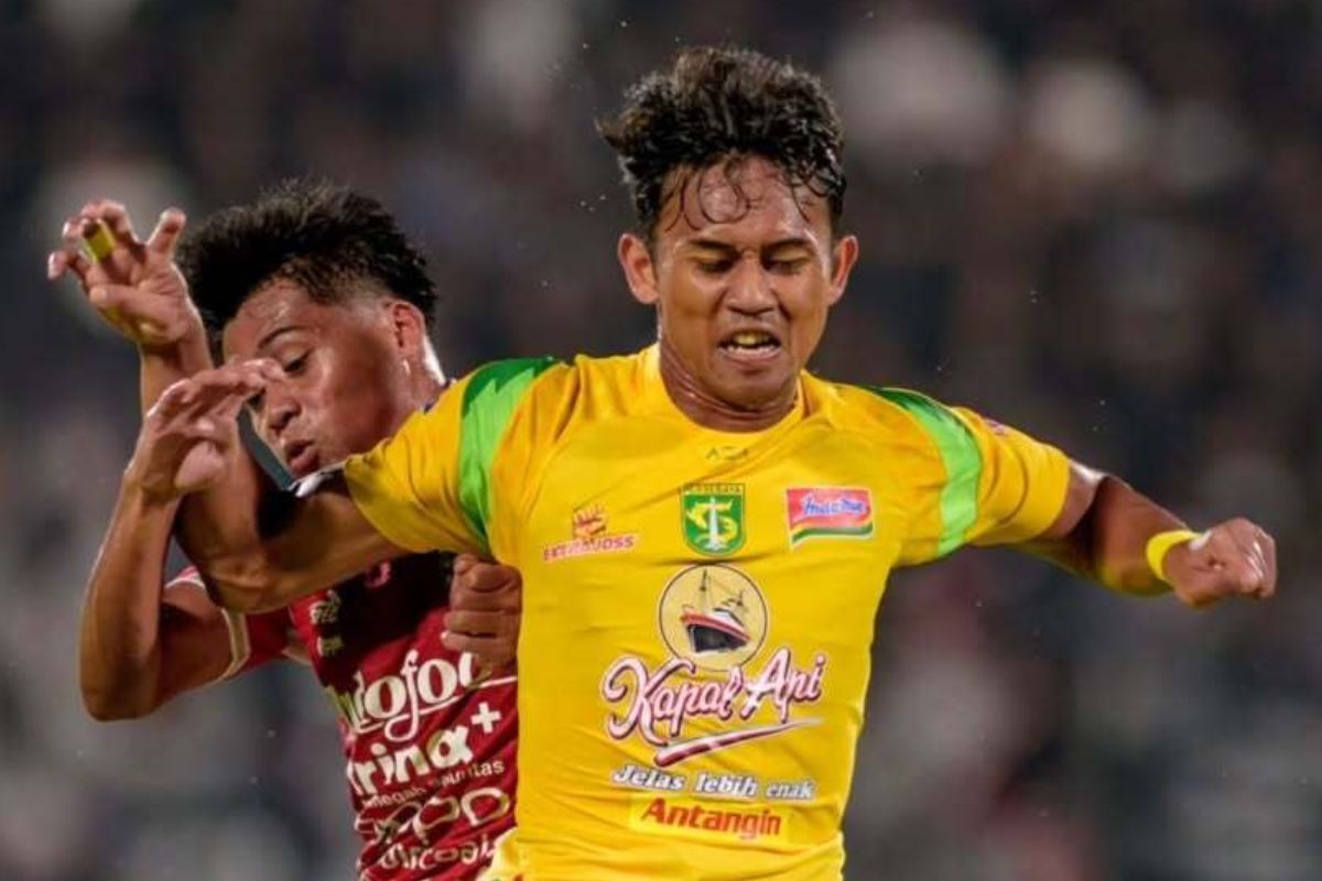 Persebaya selamatkan muka Jawa Timur! Arema FC bangkit, Persik merayap ...