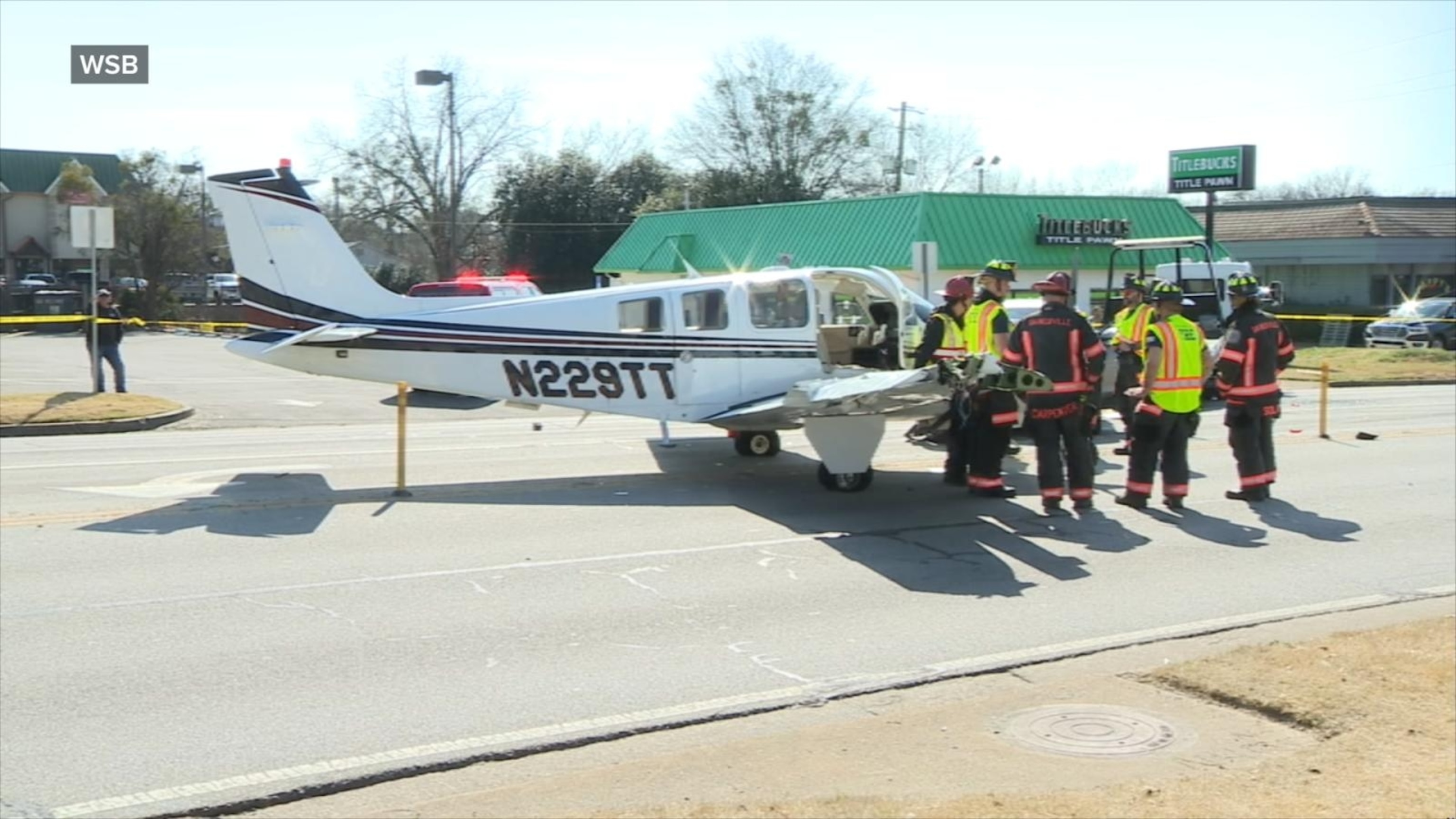 Video shows small plane crash on Georgia highway, minor injuries ...