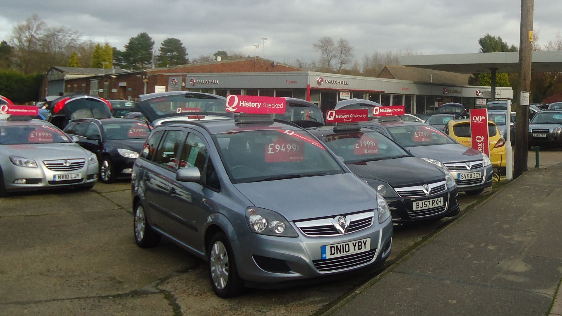10 signs you're in a good used car dealership & 10 signs of a sketchy one