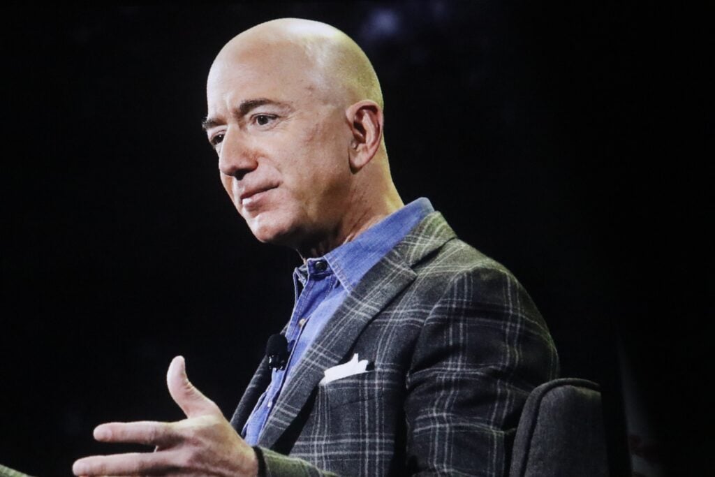 Elon Musk shifts SpaceX focus from Mars to Moon, Jeff Bezos responds ...