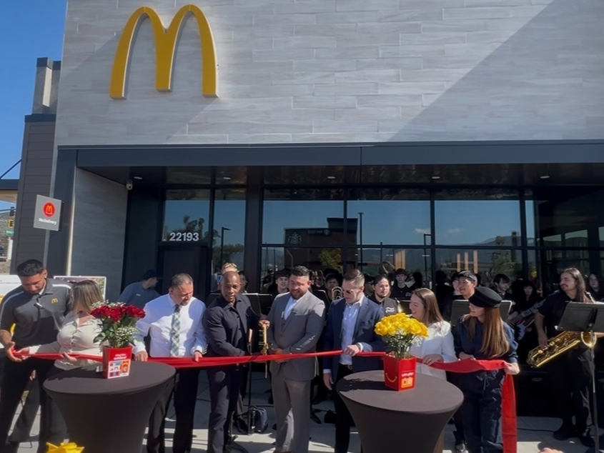 Wildomar McDonald's opens with ribbon cutting, fanfare